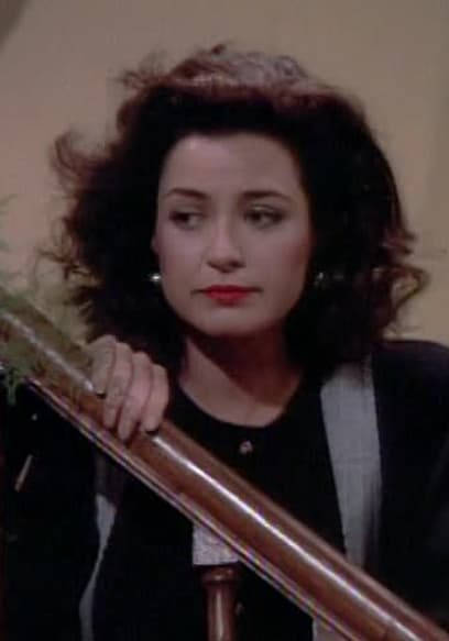 Watch Designing Women S04:E08 - Julia Gets Her Head Stuck in a Fence ...