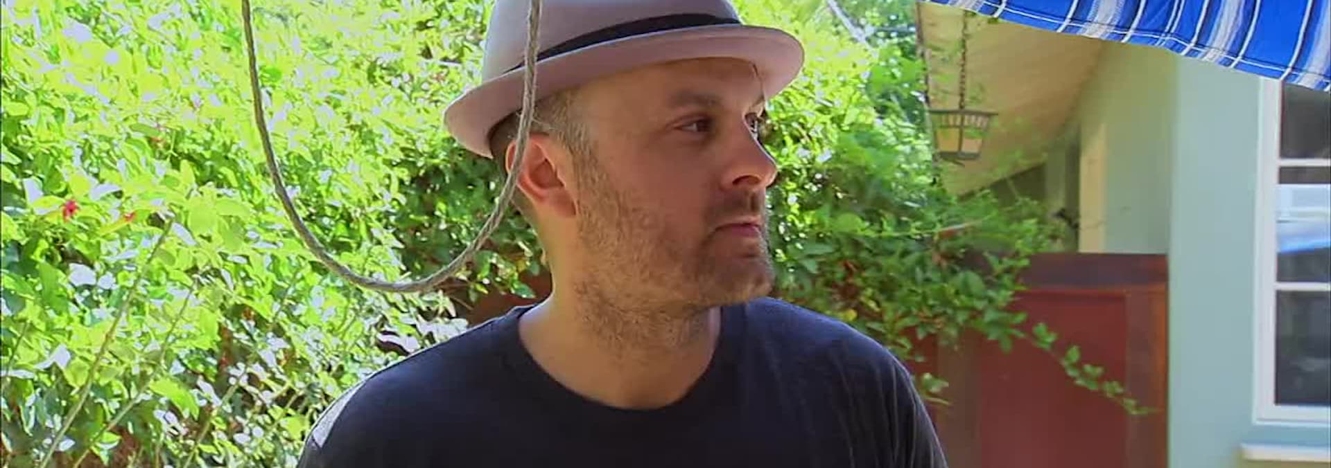 Watch Tiny House Hunters S04:E02 - Bohemian Family Goes Tiny - Free TV ...