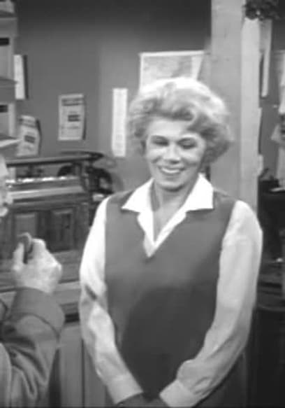 Watch Petticoat Junction S01:E18 - Hooterville vs. Hollywood - Free TV ...