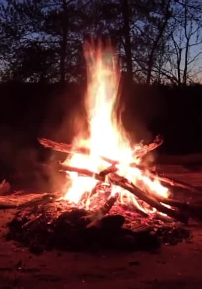 Watch Fireplace Lounge S03:E02 - Campfire at Sunset - Free TV Shows | Tubi
