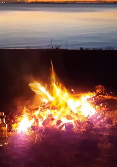 Watch Fireplace Lounge S03:E03 - Campfire at Dusk - Free TV Shows | Tubi