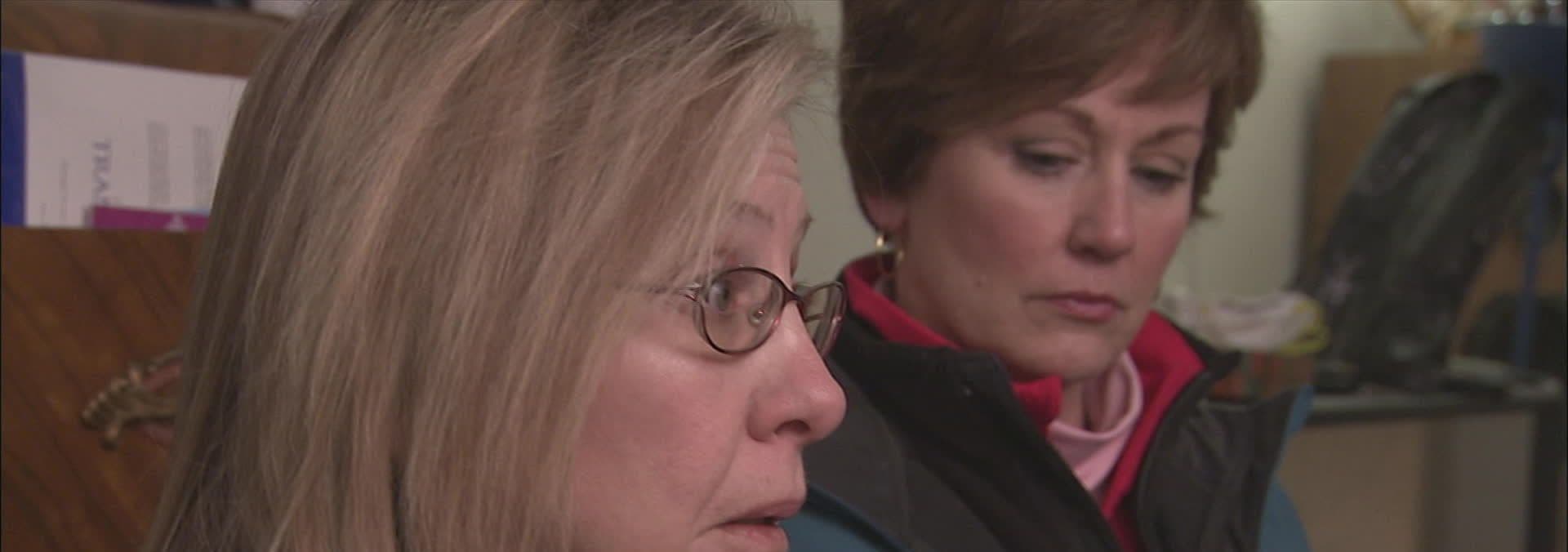 Watch Hoarders S03:E07 - Laura / Penny - Free TV Shows | Tubi