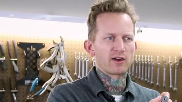 Watch Motorcycle Tech Tips (Vol. 1) S01:E08 - How to Install a SS ...