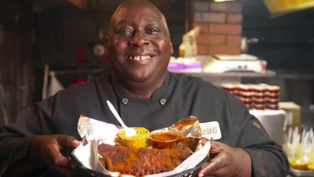 Watch Best Places to Pig Out S01:E01 - Pizza, Pork, Pancakes! - Free TV ...