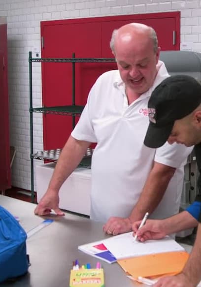 Watch Cake Boss S14:E03 - Color Run - Free TV Shows | Tubi