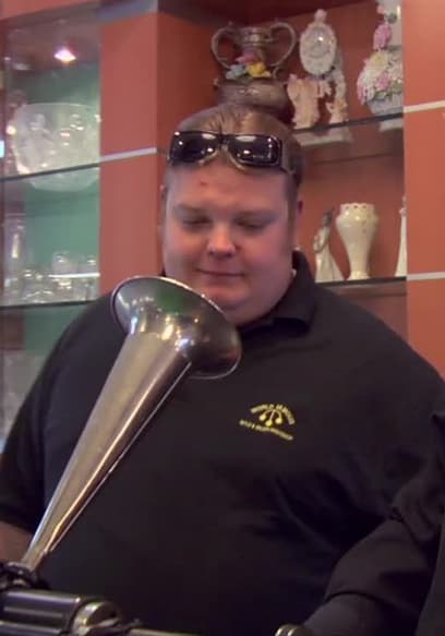 Watch Pawn Stars S02e01 Chum Goes Awol Free Tv Shows Tubi
