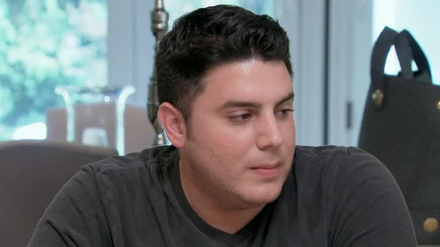 Watch Leah Remini: It's All Relative S02:E03 - Leah and Chelsea's ...