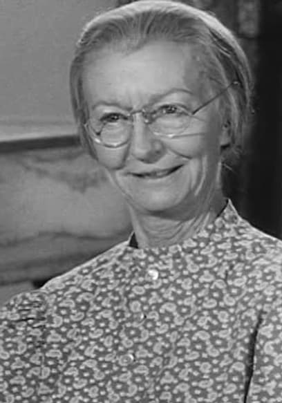 Watch The Beverly Hillbillies S01:E11 - Elly Races Jethrine - Free TV ...