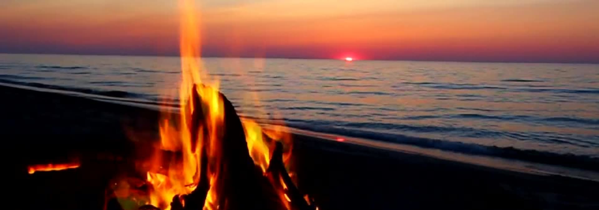 Watch Fireplace Lounge S03:E01 - Campfire by Beach Sunset - Free TV ...