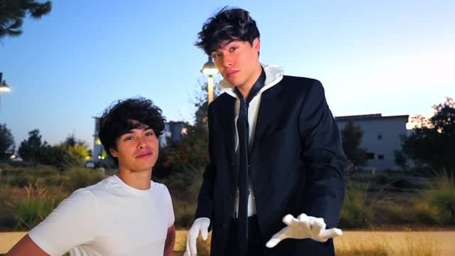 Watch Stokes Twins S01:E02 - Last to Fall Asleep / Busting 1,000 Movie ...