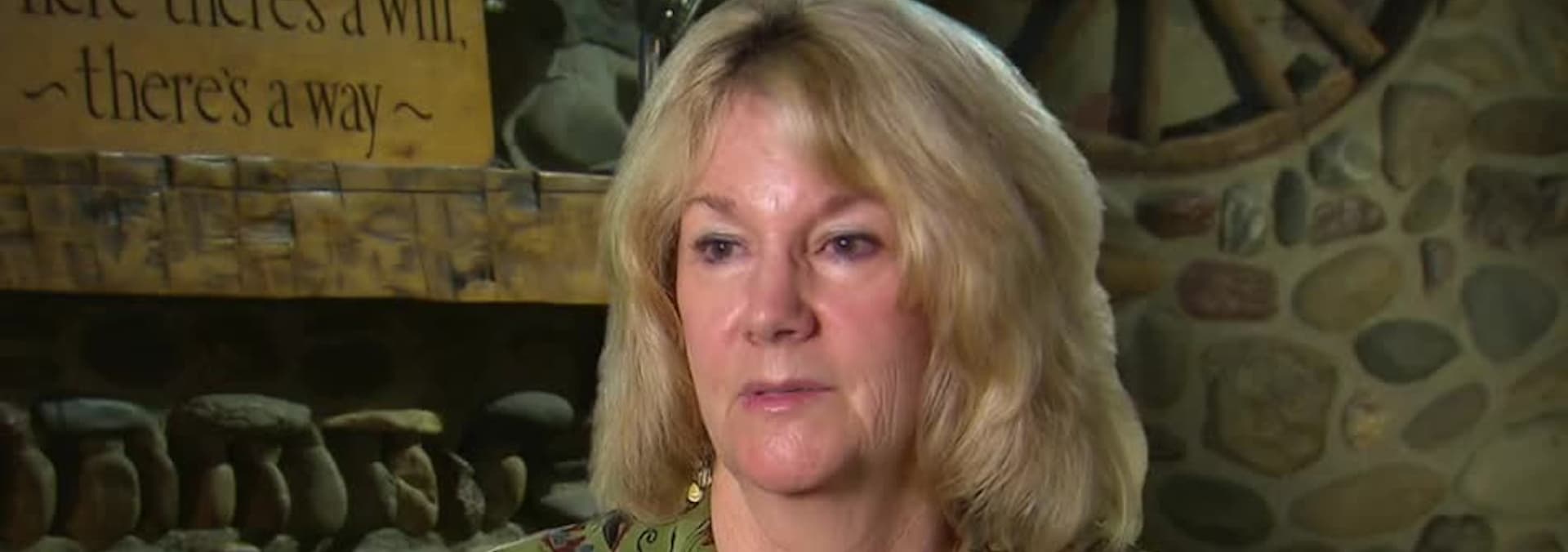 Watch Hotel Hell S02:E03 - Applegate River Lodge - Free TV Shows | Tubi