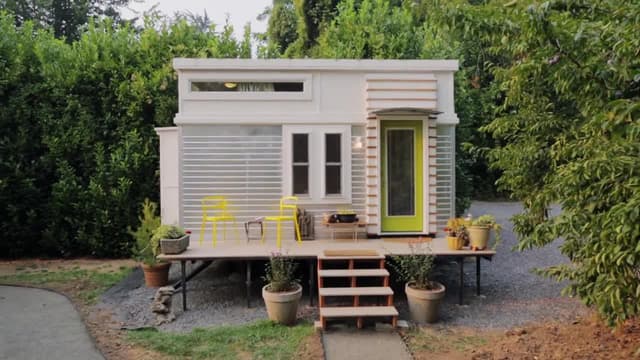 Watch Tiny House Hunting S03:E02 - A New Home for Newlyweds in Portland - Free TV Shows | Tubi