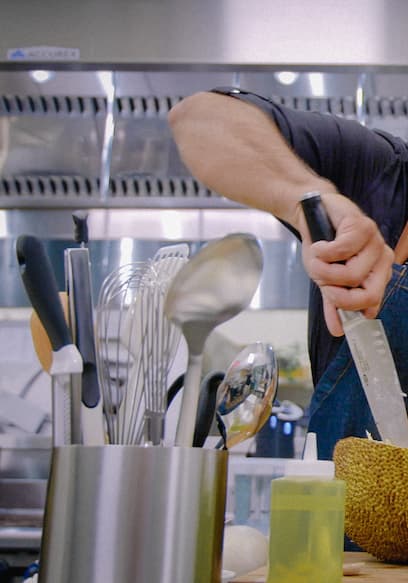 Watch Bong Appétit S03:E01 - Pot Chef - Free TV Shows | Tubi