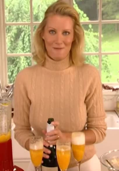 Watch Semi-Homemade Cooking With Sandra Lee S01:E06 - Free TV Shows | Tubi