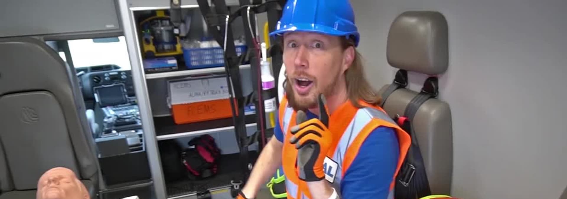 Watch Handyman Hal S01:E07 - Handyman Hal Explores an Ambulance ...