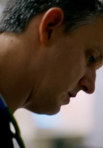 Watch 999: Critical Condition S02:E07 - On a Knife Edge - Free TV Shows ...