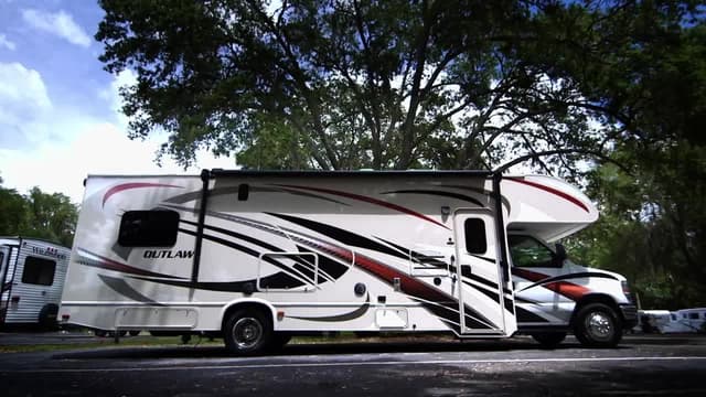 Watch Big Time RV S01:E02 - 500 Horsepower Under $400K - Free TV Shows ...