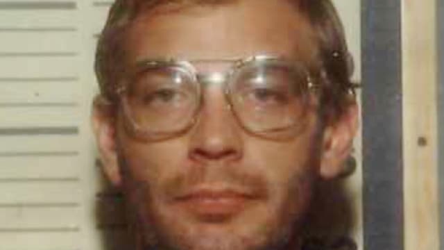 Watch Jeffrey Dahmer: Killer Cannibal S01:E02 - Zombie Experiments ...