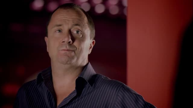 Watch Hustle S08:E01 - Gold Finger - Free TV Shows | Tubi