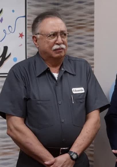 Watch Gordita Chronicles S01:E01 - In America Everything Is Possible ...