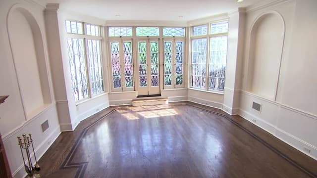 Watch Selling New York S07:E09 - Movin' on Up - Free TV Shows | Tubi