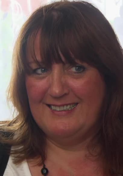 Watch Secret Eaters S03: E04 - Sharon and Tracy - Free TV Shows | Tubi