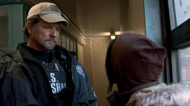 Watch Manhunters: Fugitive Task Force S03:E15 - Gun Store Heist - Free ...