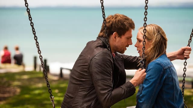 Watch Step Dave S01:E11 - Crowded House - Free TV Shows | Tubi