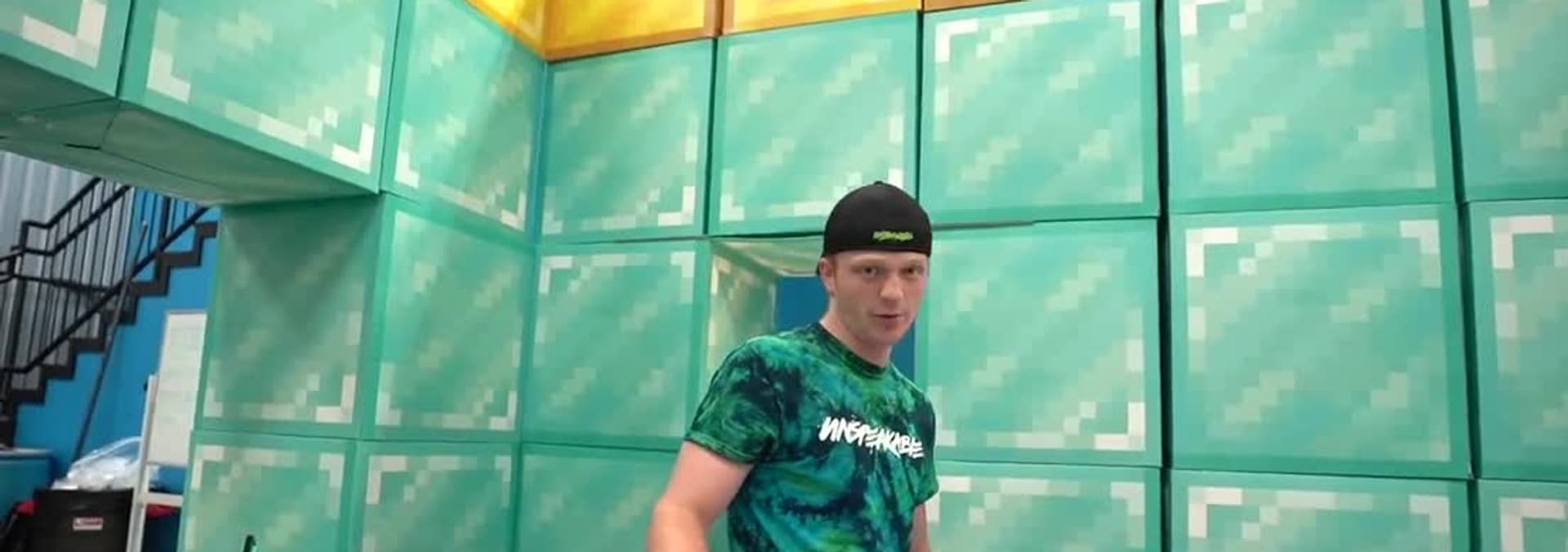 Watch Unspeakable S01:E06 - I Made a Real Minecraft City! / I Hosted a ...