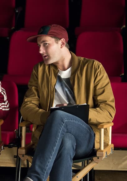 Watch The Almighty Johnsons S03:E09 - Mike in the Mirror - Free TV ...