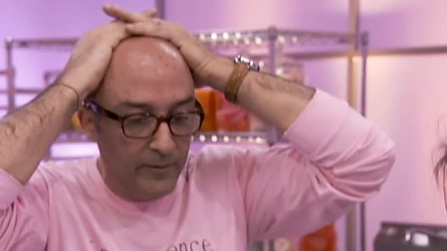 Watch Cupcake Wars S01:E09 - Vintage Cupcakes - Free TV Shows | Tubi