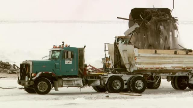 Watch Ice Road Truckers S02:E09 - A Trucker's Farewell - Free TV Shows ...
