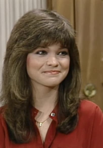 Watch One Day at a Time S08:E820 - The Sisters - Free TV Shows | Tubi