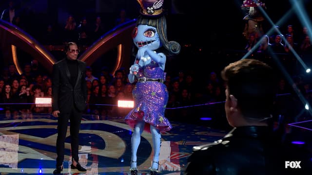 Watch The Masked Singer S09:E08 - WB Movie Night - Free TV Shows | Tubi