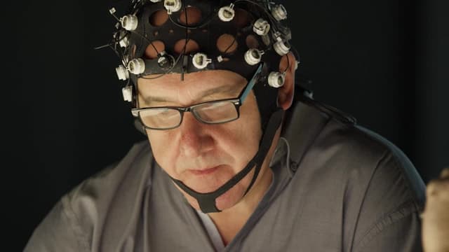 Watch Inside the Mind of a Con Artist - Free TV Shows | Tubi