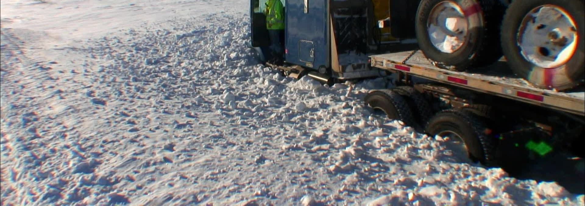 Watch Ice Road Truckers S04:E11 - A Rookie's Nightmare - Free TV Shows ...