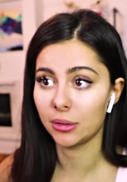 Watch AzzyLand S04:E04 - Viral Makeup Transformation - Free TV Shows | Tubi