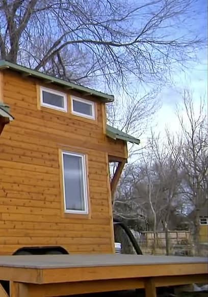 Watch Tiny House Hunters S03:E21 - Outdoorsy Couple Goes Tiny - Free TV ...