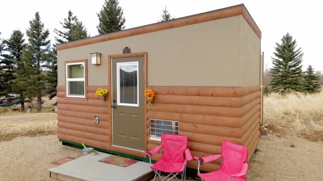 Watch Tiny House Hunting S04:E01 - A Moving Decision in Montana - Free TV Shows | Tubi