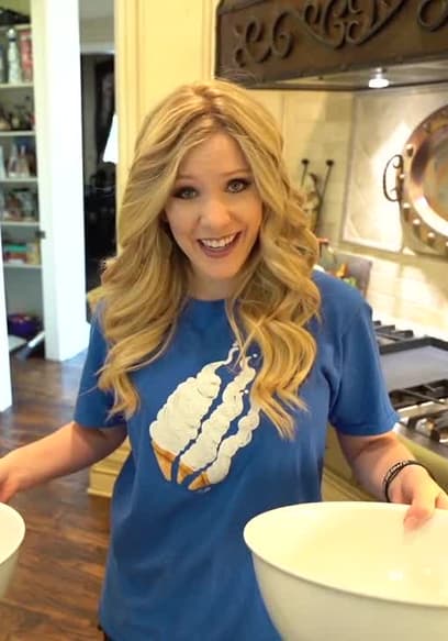 Watch Preston & Brianna S03:E03 - Extreme One Color Food Challenge! (24 ...