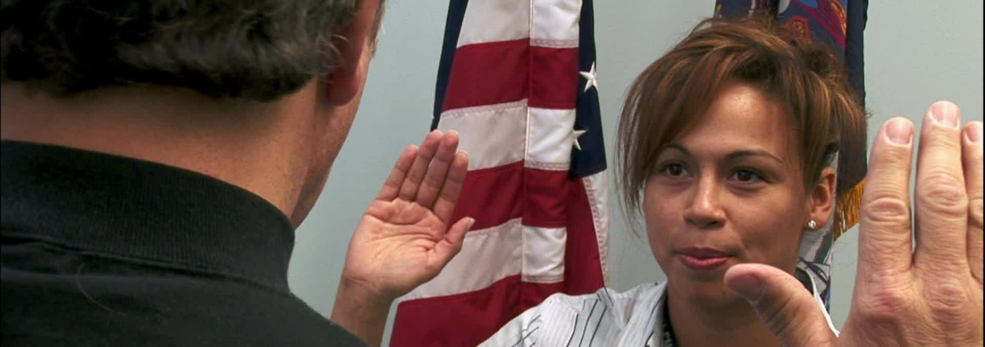 Watch Manhunters: Fugitive Task Force S01:E02 - Roxanne's First ...