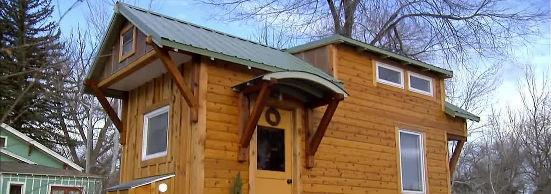 Watch Tiny House Hunters S03:E21 - Outdoorsy Couple Goes Tiny - Free TV ...