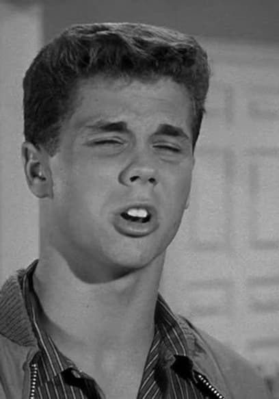 Watch Leave It to Beaver S04:E06 - Beaver's Big Contest - Free TV Shows ...