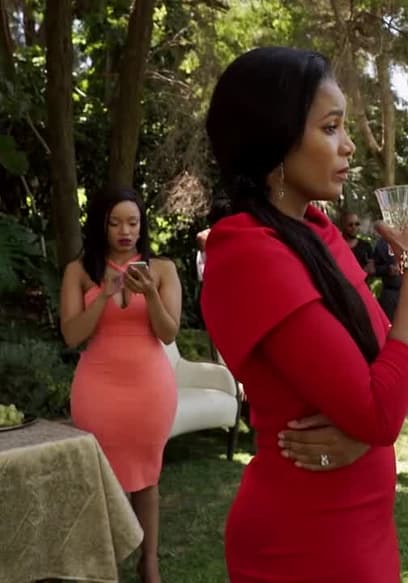 Watch The Queen S01:E130 - “Fears and Fires” - Free TV Shows | Tubi