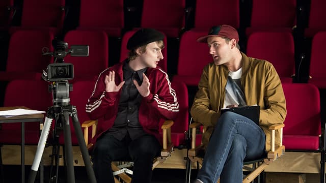 Watch The Almighty Johnsons S03:E09 - Mike in the Mirror - Free TV ...