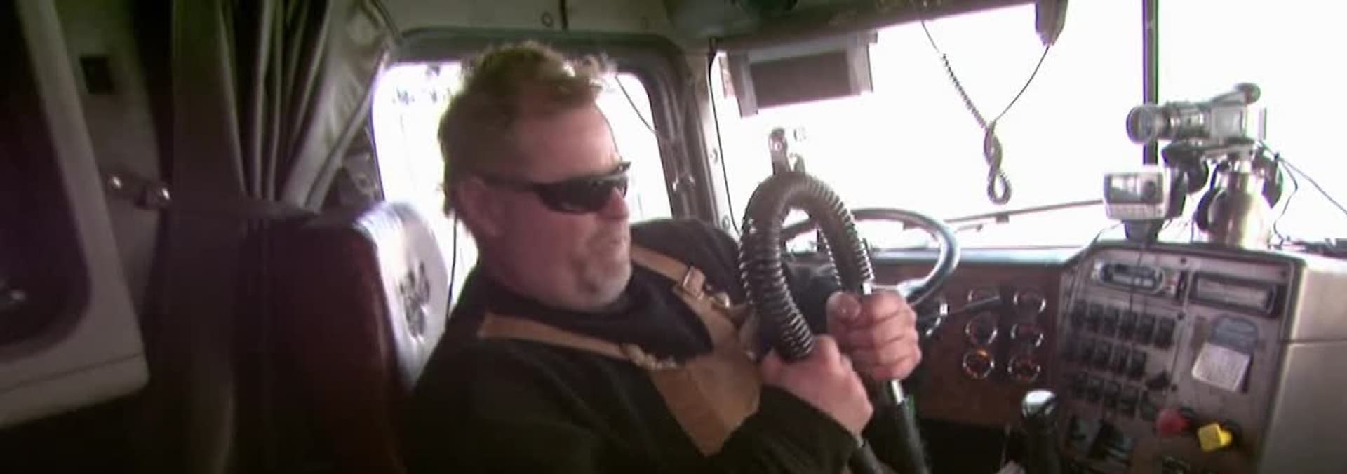 Watch Ice Road Truckers S01:E03 - Dash for the Cash - Free TV Shows | Tubi