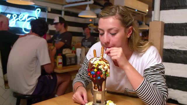 Watch Best Places to Pig Out S01:E01 - Pizza, Pork, Pancakes! - Free TV ...