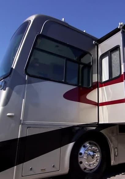 Watch Big Time RV S02:E02 - 16 Women, 1 RV - Free TV Shows | Tubi