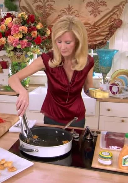 Watch Semi-Homemade Cooking With Sandra Lee S09:E11 - Free TV Shows | Tubi