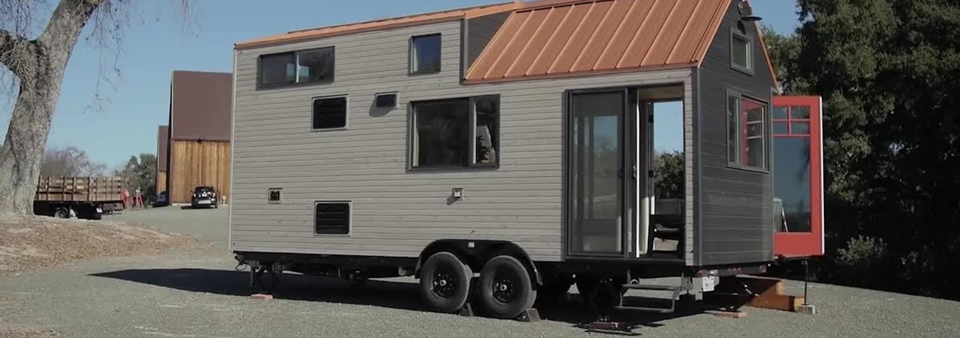 Watch Extreme RVs S05:E07 - Racer's Paradise - Free TV Shows | Tubi